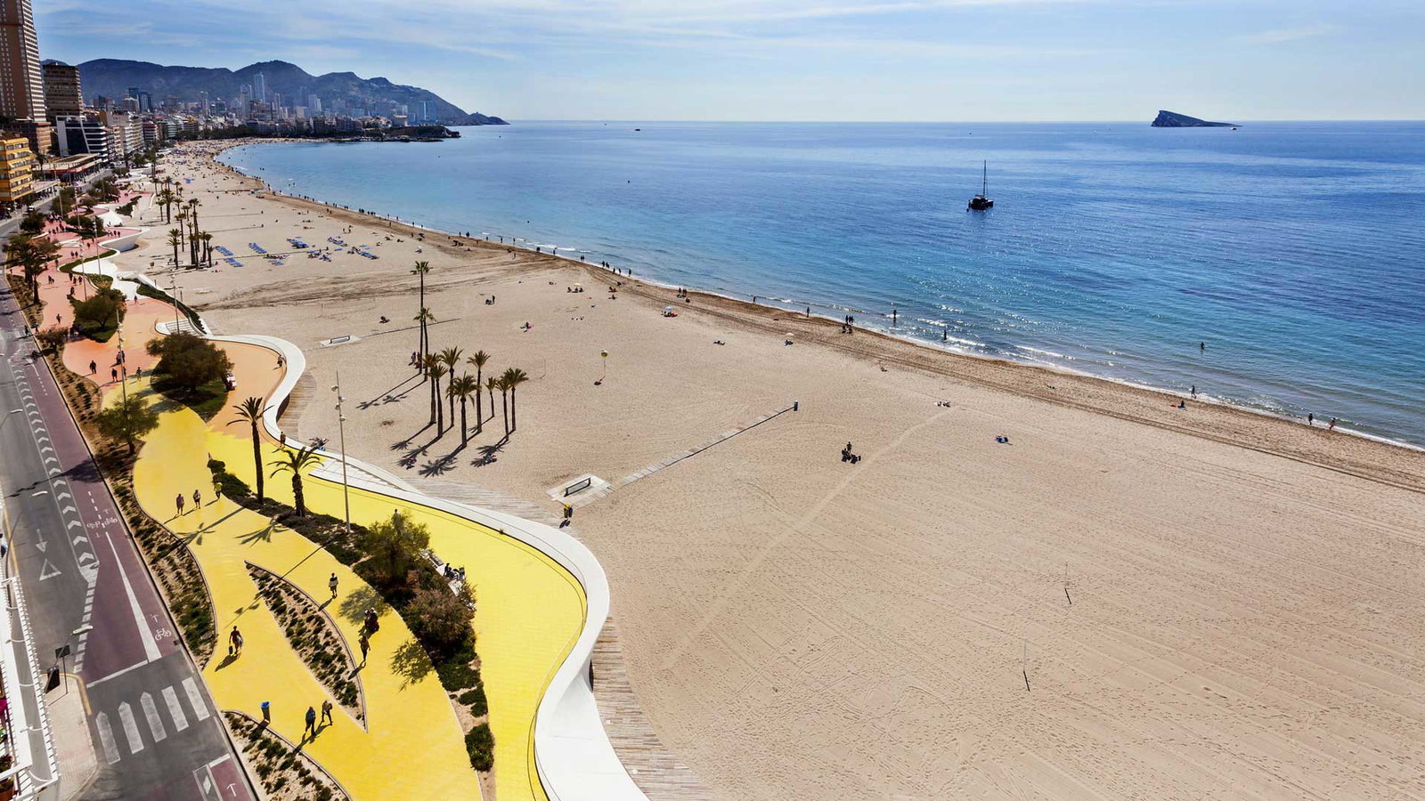 Improved image for walkway adjoining the Poniente beach in Benidorm ...