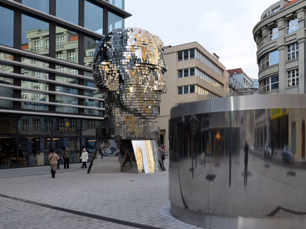 Revolving sculpture returns to Prague « Euro Weekly News