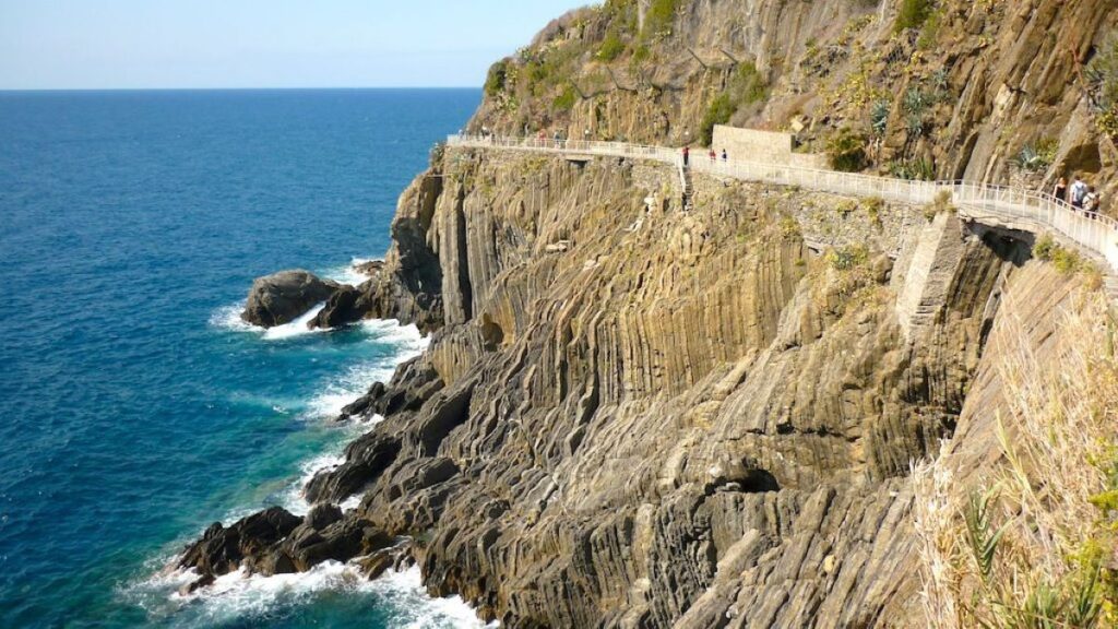 Italy´s “Path of Love” welcomes visitors after a 12-year closure; the ...