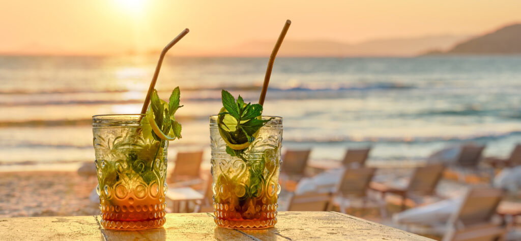 Beach bar and dancing « Euro Weekly News