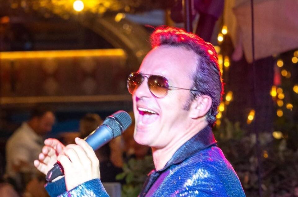 Johnny G is back to the 90s at Salón Varietés « Euro Weekly News