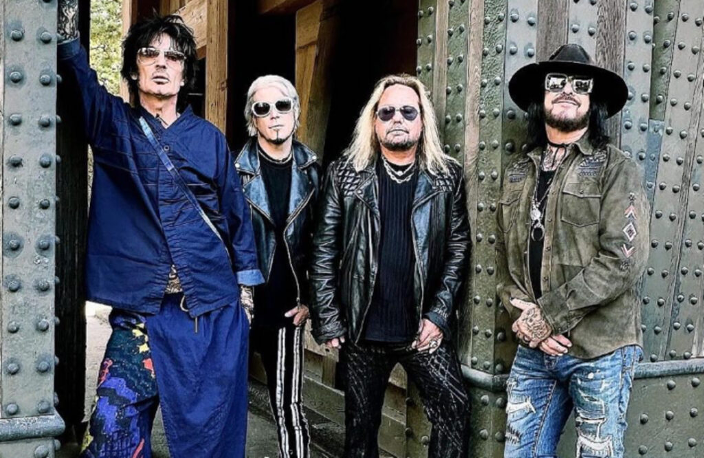 Mötley Crüe singer’s private jet crashes « Euro Weekly News
