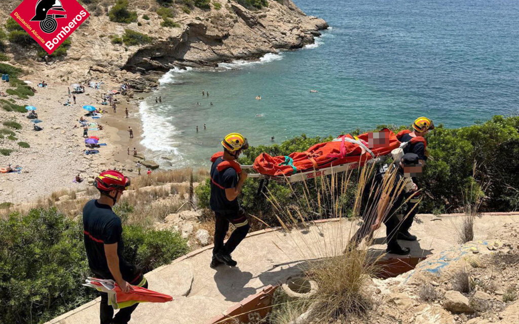 Rescue team airlifts man « Euro Weekly News