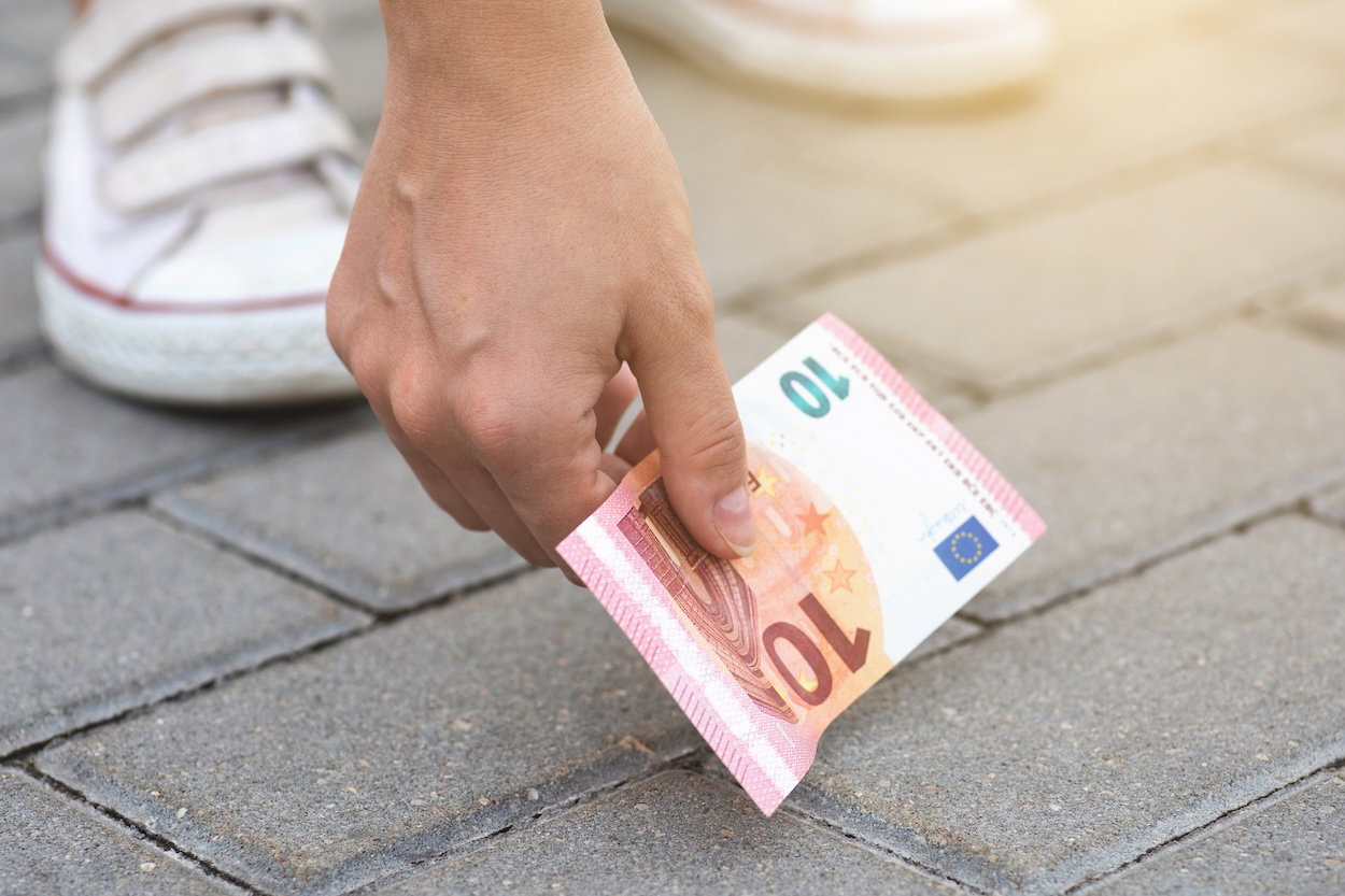Free Money Scam targets female pensioners « Euro Weekly News