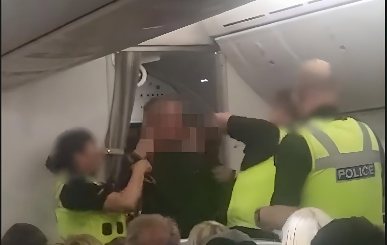 Ticketless man causes chaos, breaches Gatwick security « Euro Weekly News