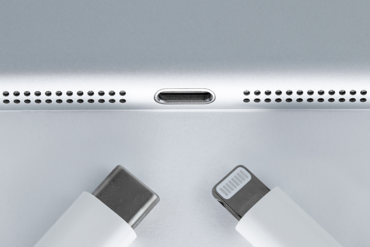 Can one iPhone charge another? The truth « Euro Weekly News