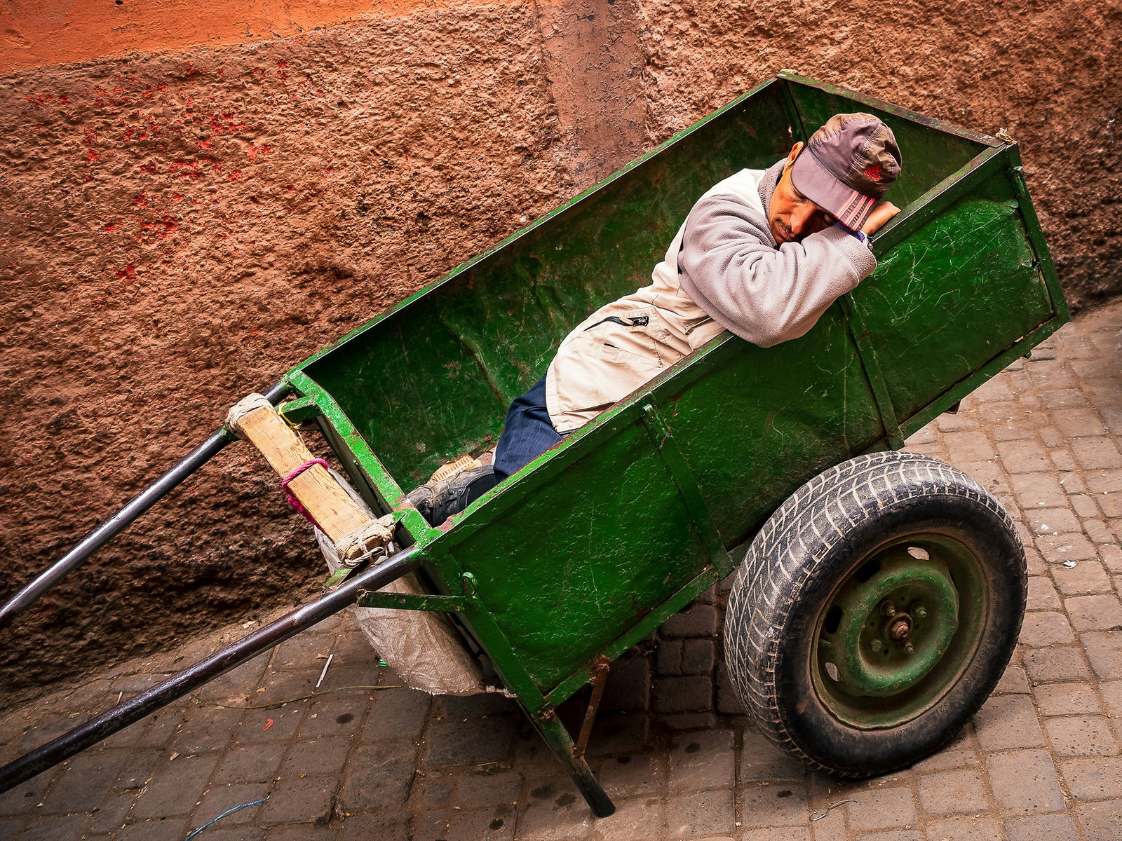 Why shops close midday: The siesta explained « Euro Weekly News