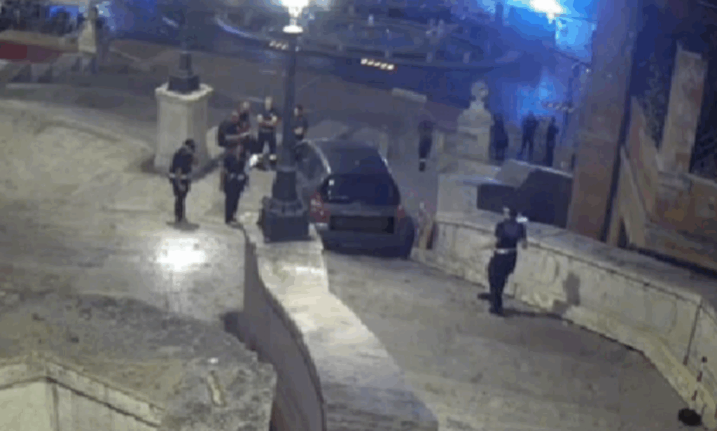 Elderly man drives down Rome’s Spanish Steps « Euro Weekly News