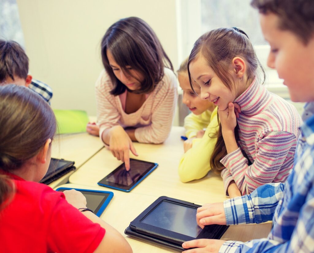 Madrid bans screens in primary schools « Euro Weekly News