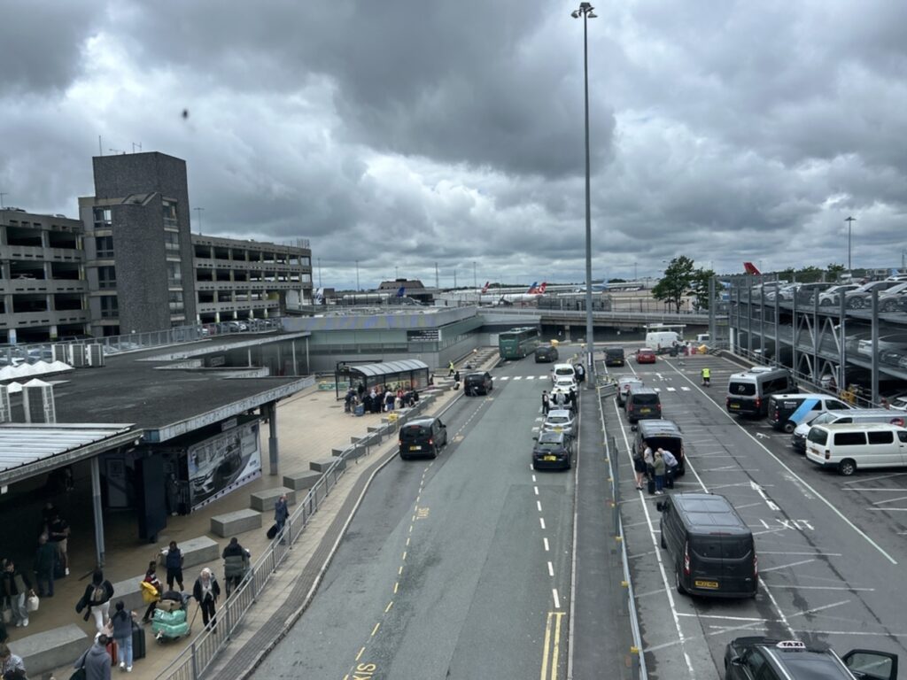 UK’s busiest airports hike drop-off fees « Euro Weekly News