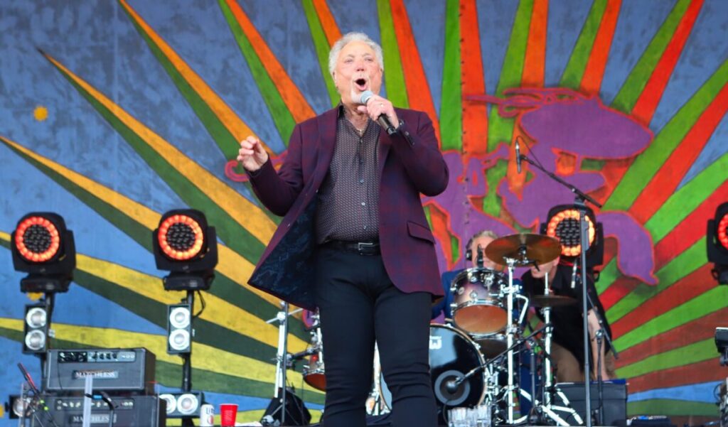 Tom Jones health scare: cancels concert « Euro Weekly News