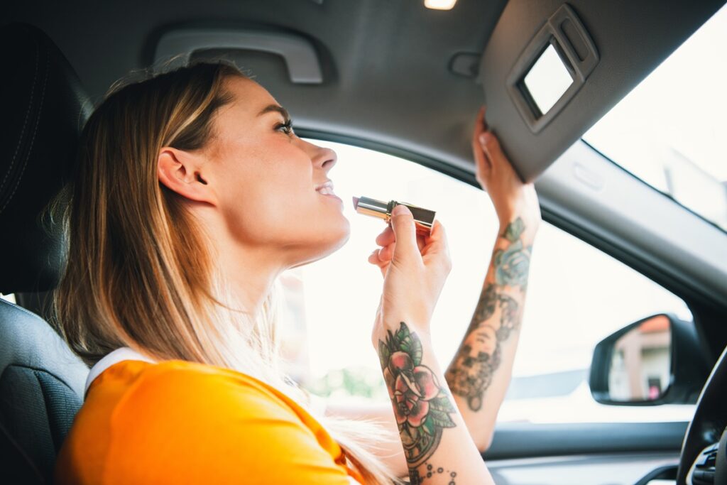 DGT fines €200 for using visor mirror « Euro Weekly News