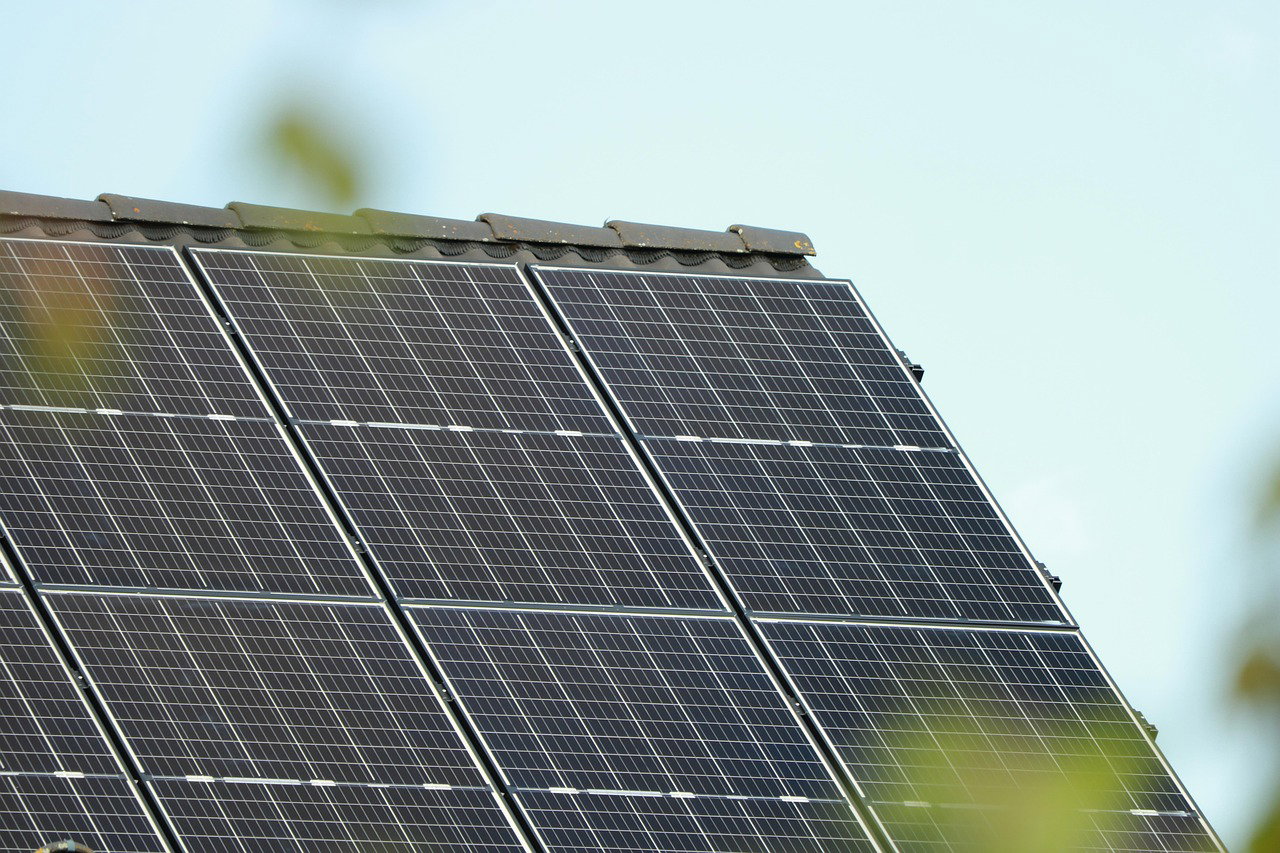 What are the top solar panel manufacturers in 2025?