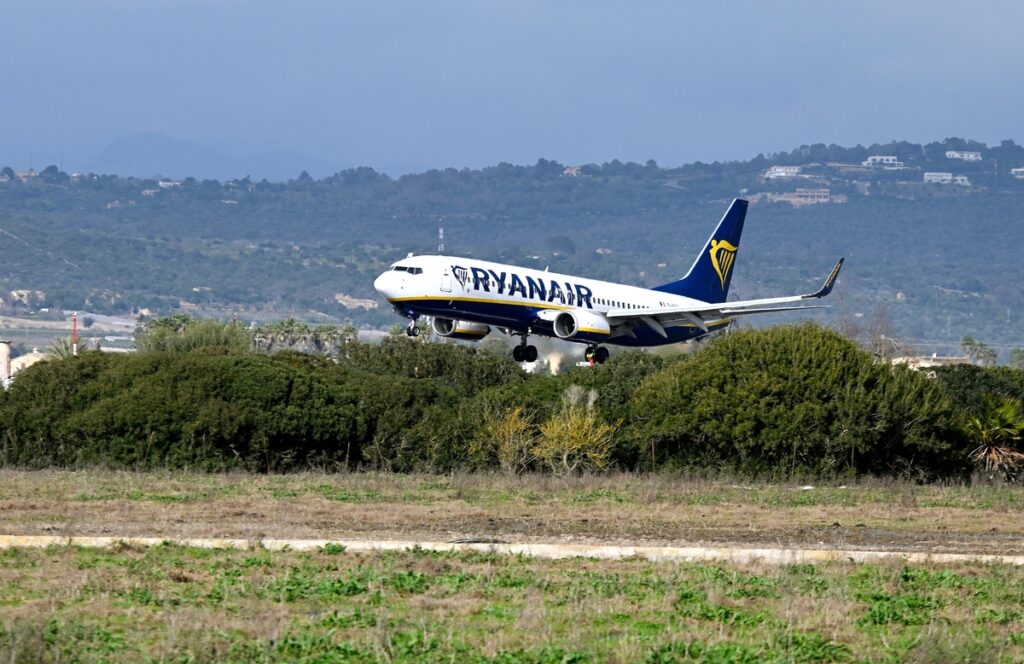Ryanair flight to Mallorca - turbulence chaos « Euro Weekly News