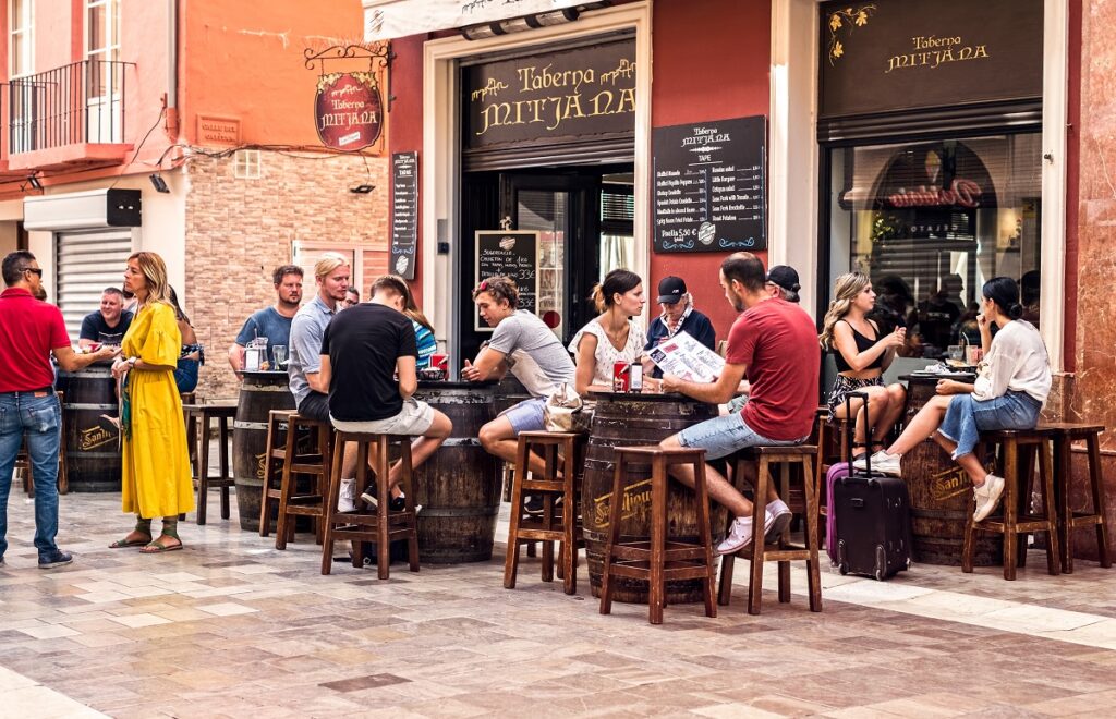 5 unfiltered tips to blend in with locals in Spain « Euro Weekly News