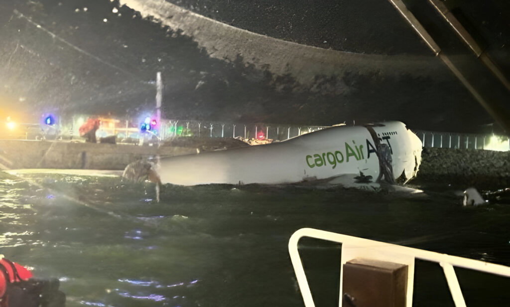 Plane crash Hong Kong as 747 skids into sea « Euro Weekly News