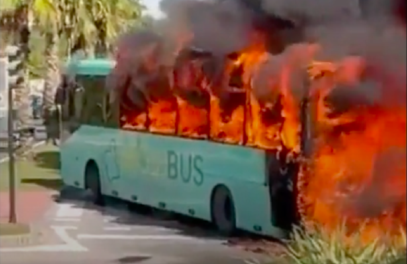 Urban bus is engulfed in flames Murcia. « Euro Weekly News