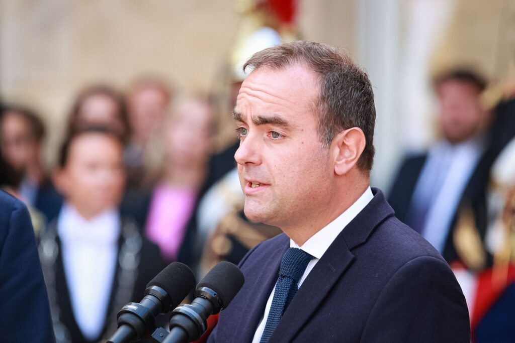 France in chaos as Prime Minister resigns « Euro Weekly News
