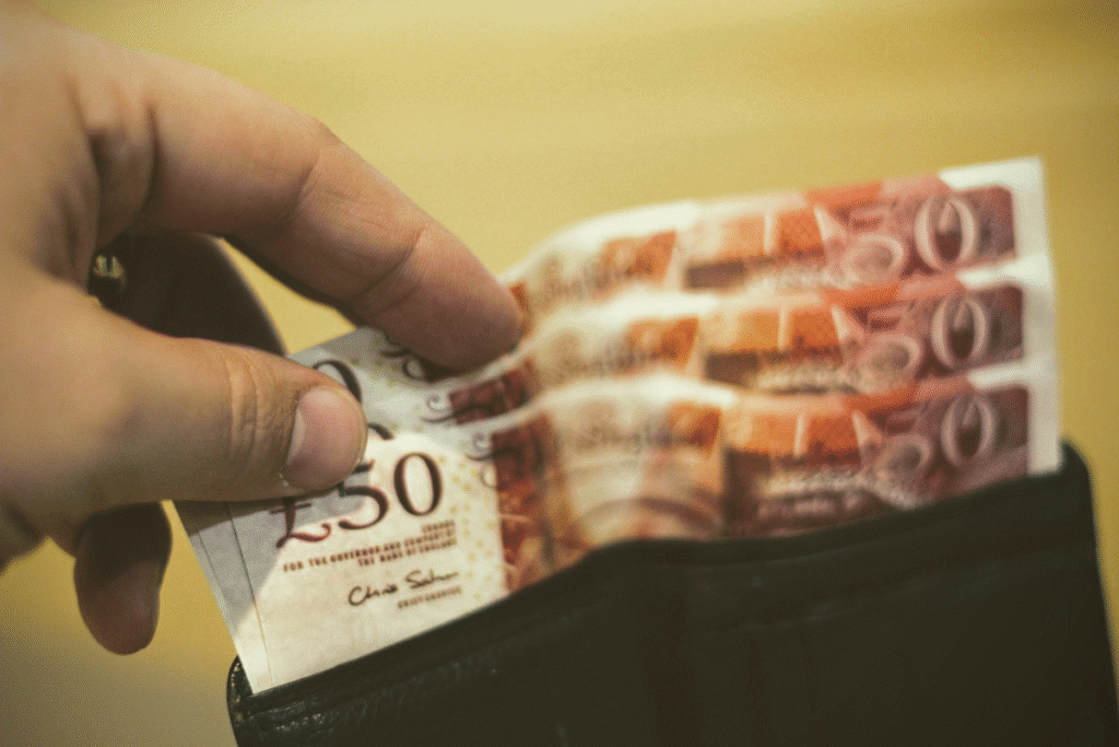 UK savers caught in £70bn pension rush « Euro Weekly News