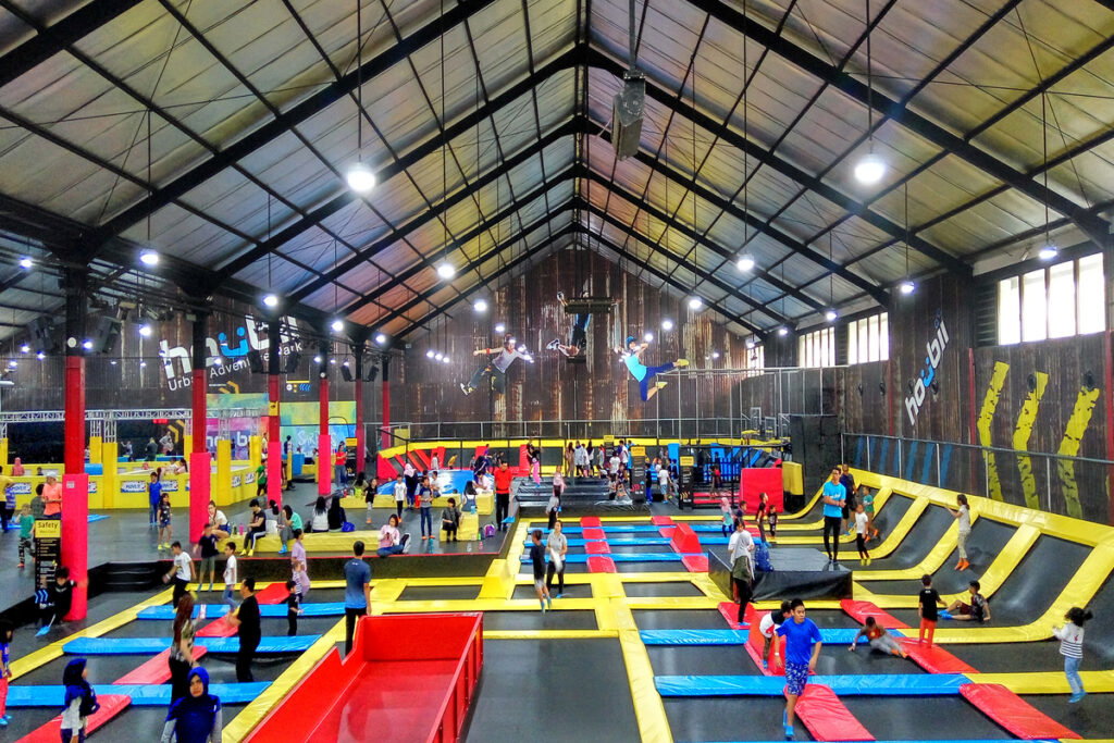 Almoradí’s youth adventure to Star Jump Murcia « Euro Weekly News