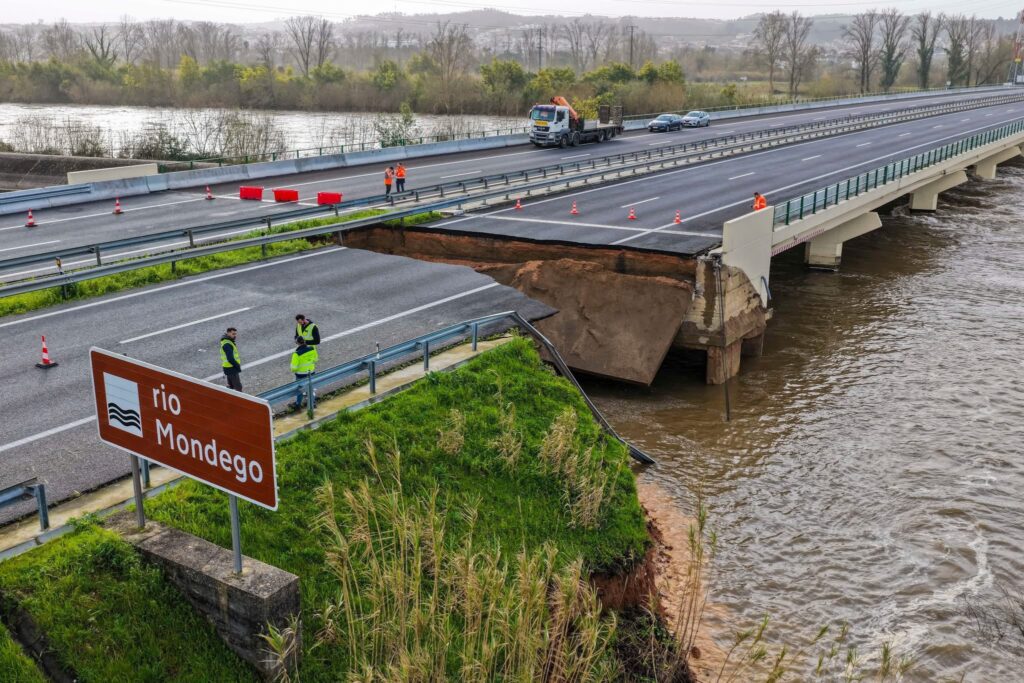 Disaster as Portugal’s main A1 motorway collapses after dike burst ...