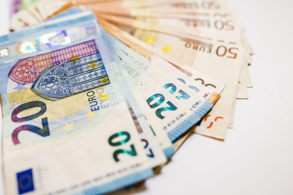 Europe puts a limit on cash payments « Euro Weekly News