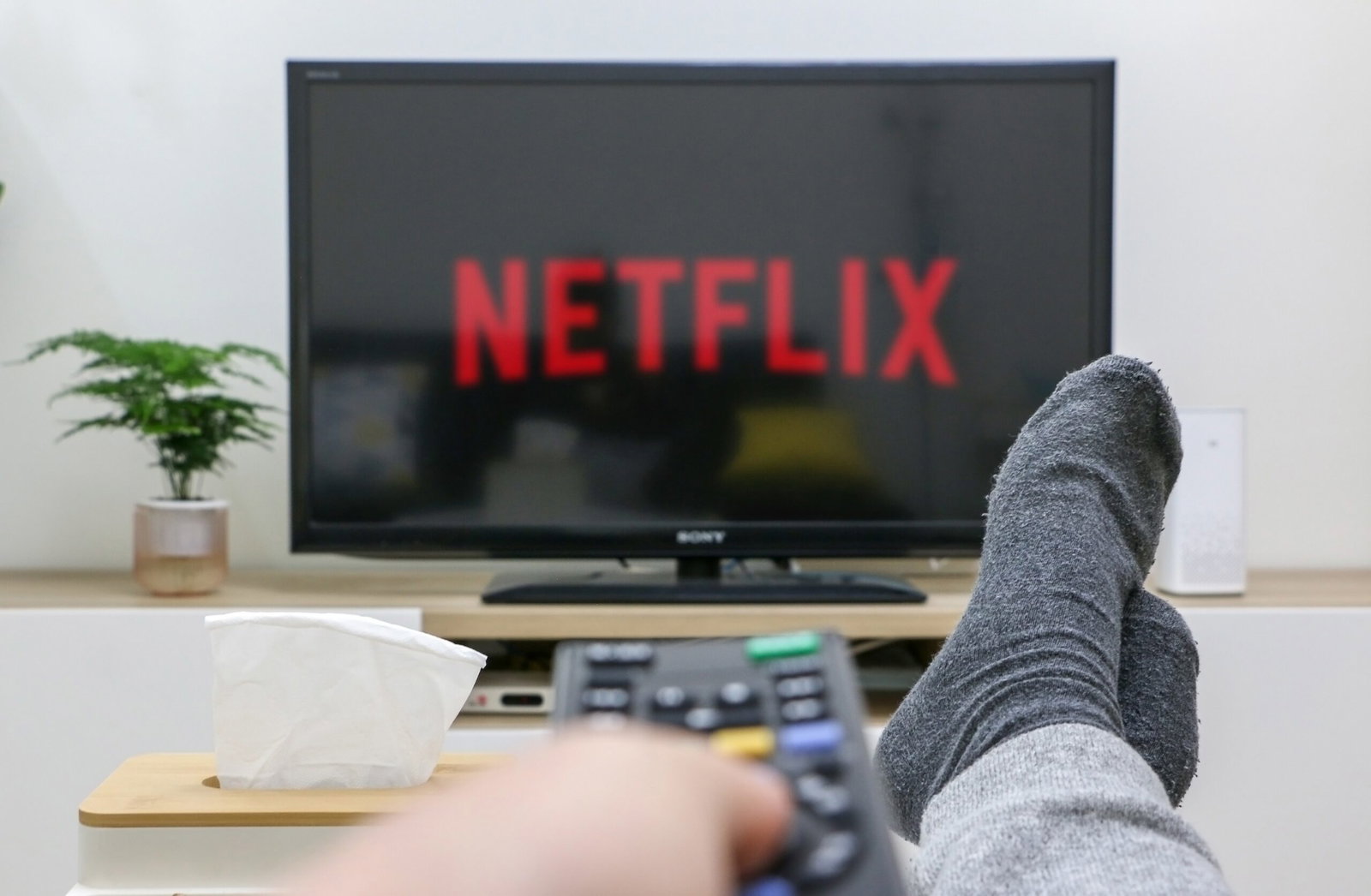 Is your TV at risk? Netflix stops working on older devices from March ...