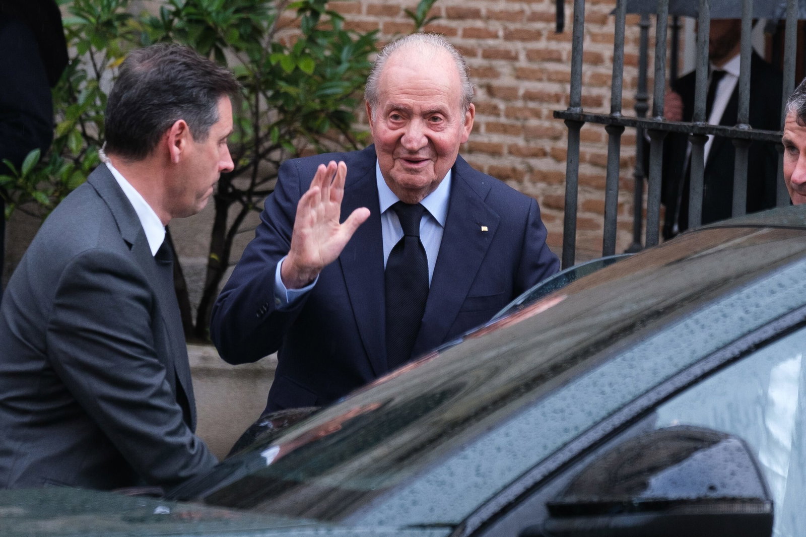Former king Juan Carlos I could return to Spain, opposition urges ...