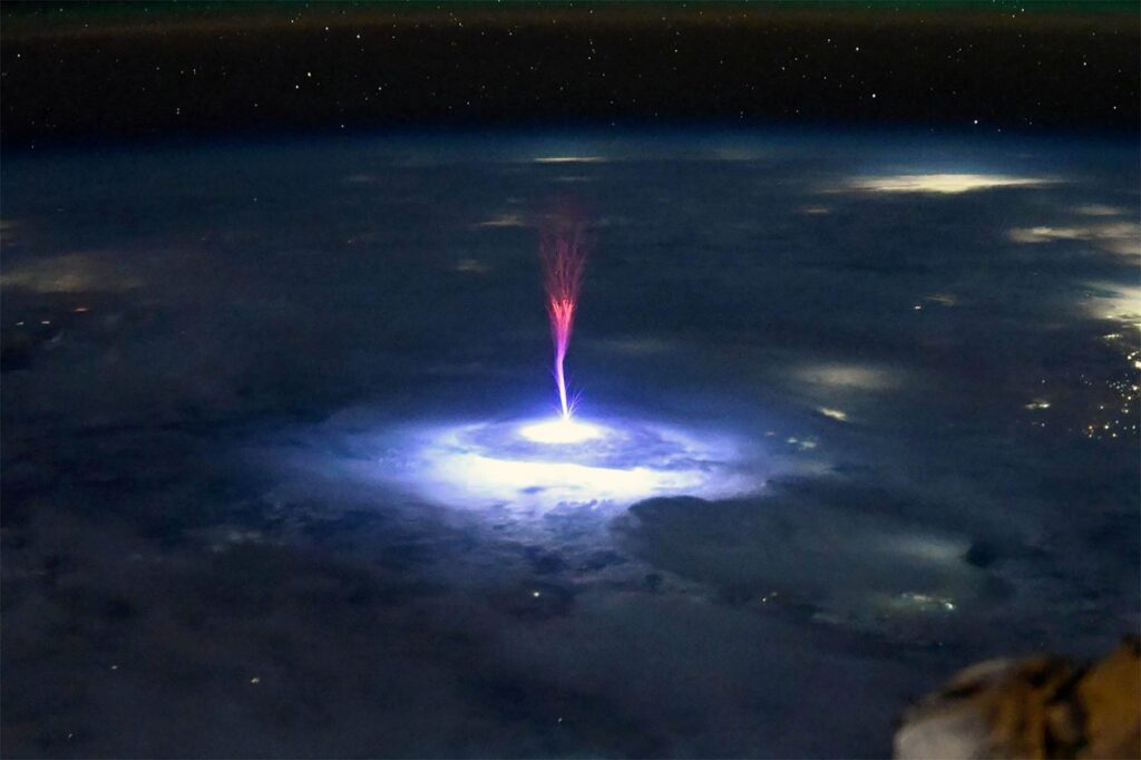 Astronauts spot bizarre lightning above Earth « Euro Weekly News