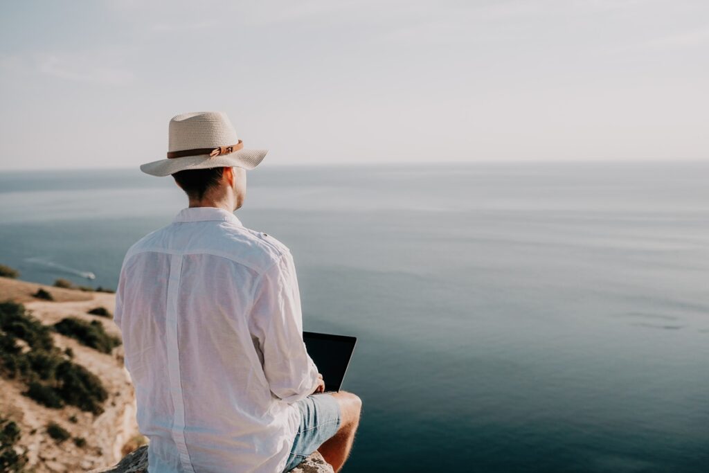 Brits leaving UK for remote work abroad « Euro Weekly News