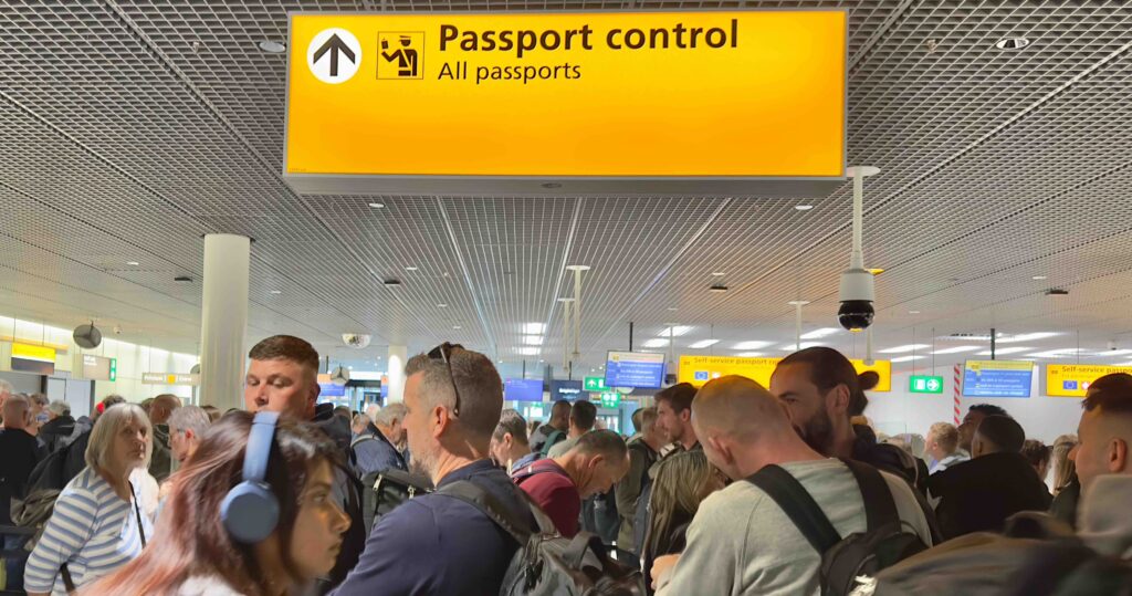 Flying to Europe from today? New border system starts in Spain and ...