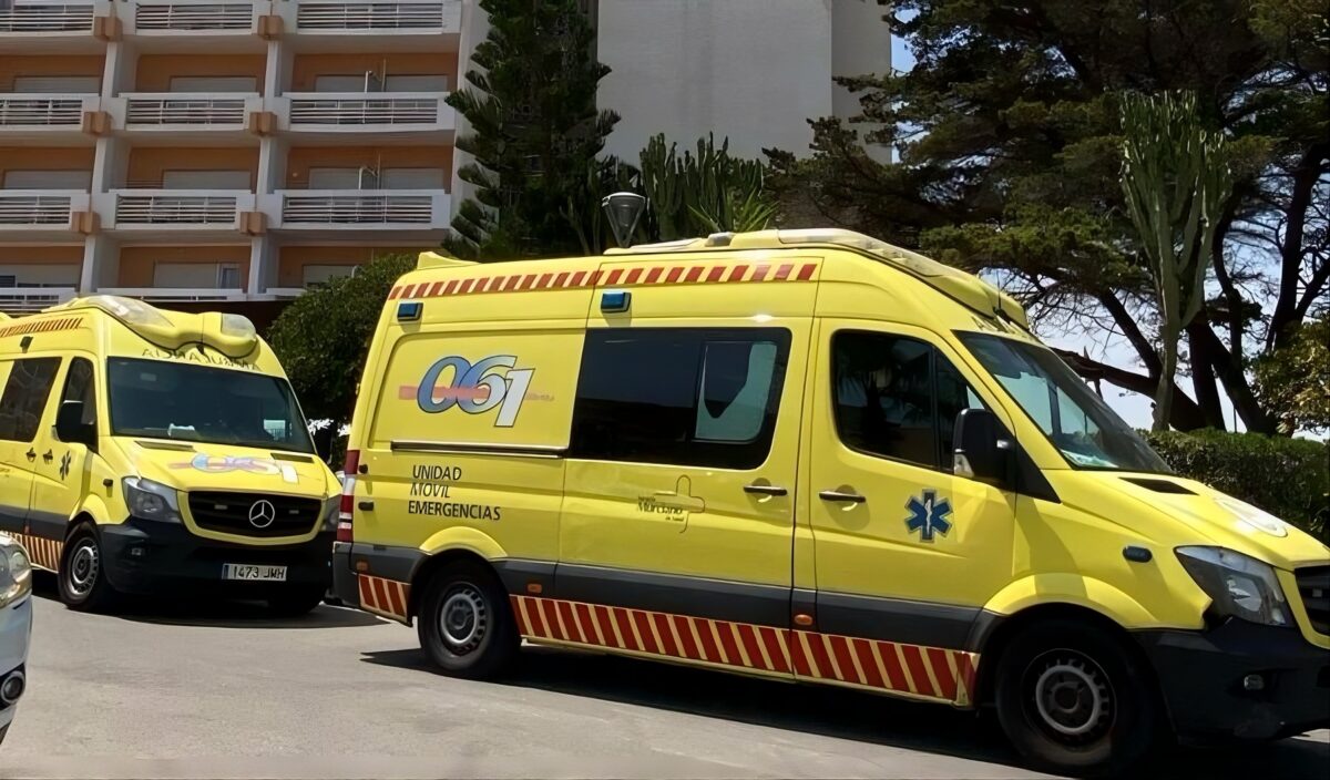 Brit holidaymaker seriously injured in dramatic balcony collapse at ...